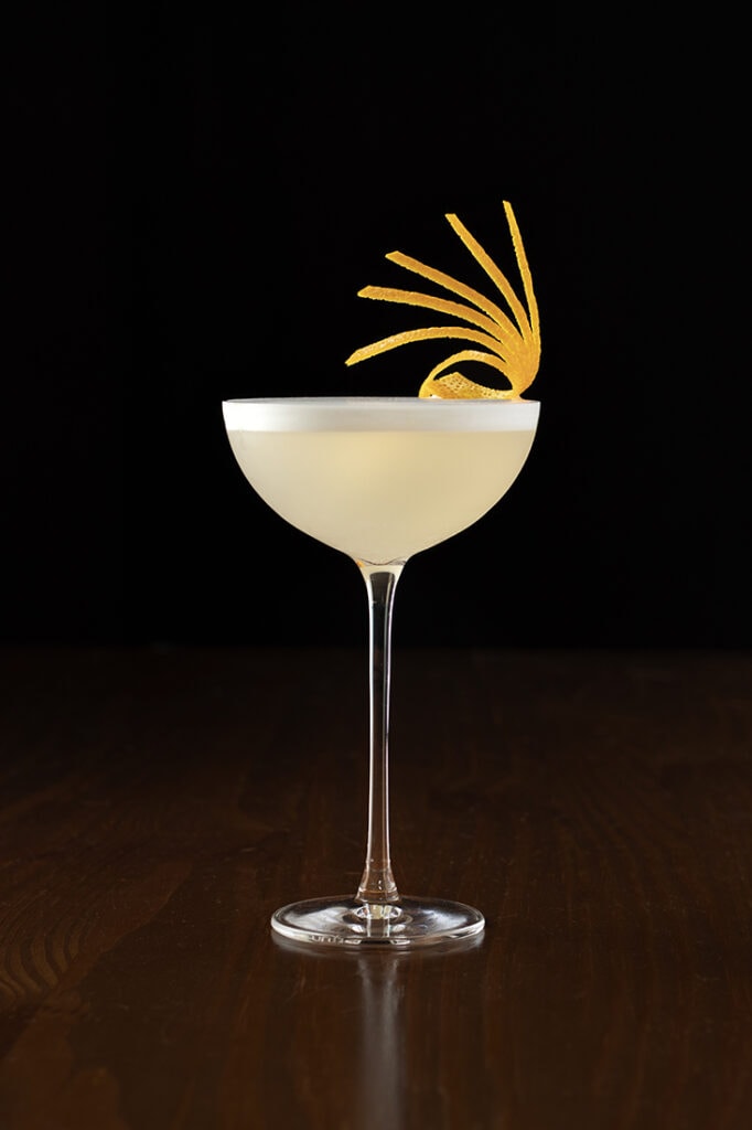 Guide to Citrus Peel Cocktail Garnishes - Moody Mixologist