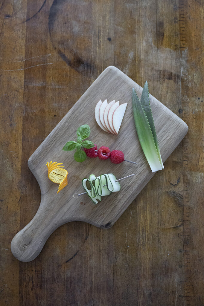 5 Easy (and Beautiful) Cocktail Garnishes - Moody Mixologist