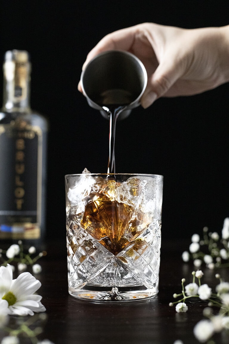 Classic White Russian Cocktail Recipe - Moody Mixologist