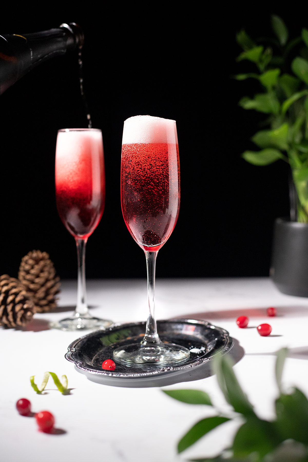 Cranberry Christmas Morning Mimosas - Moody Mixologist